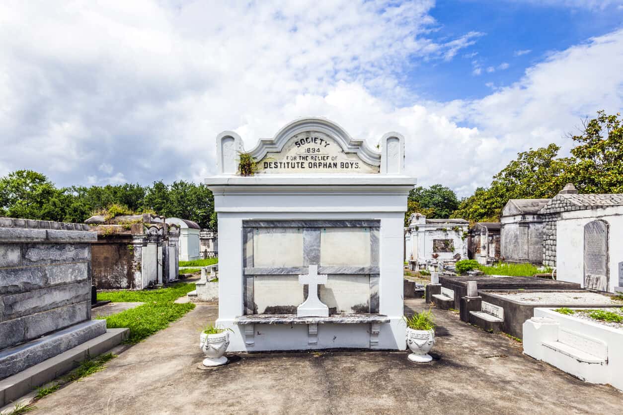 A Complete List of Mausoleums, Monuments & Tombs (A-Z)
